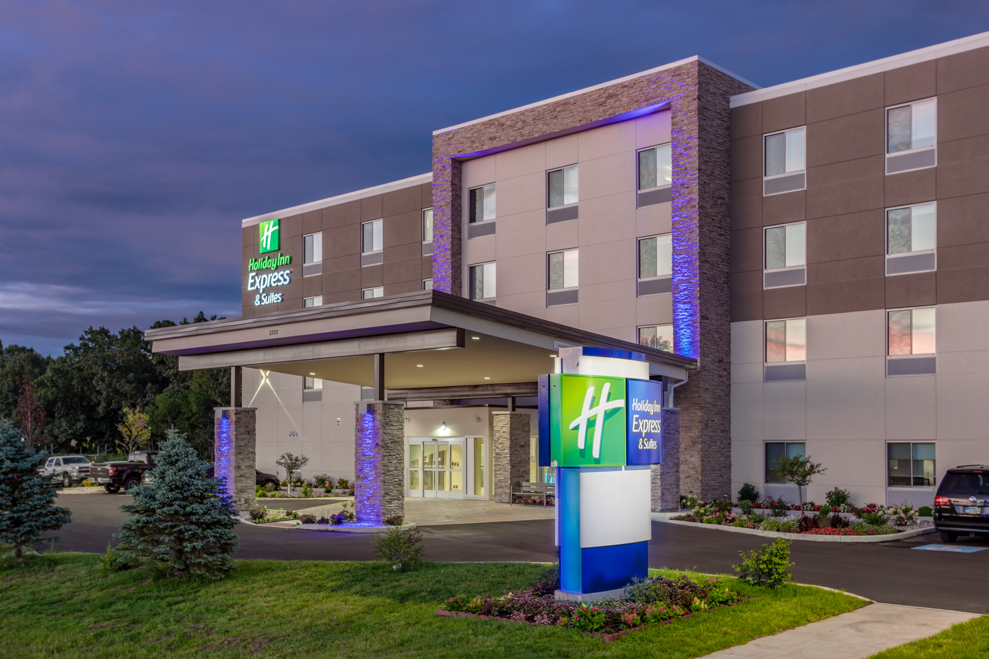 ekino-hiex-elkhart_Exterior-Dusk-5468-low-res - The Group Travel Leader ...